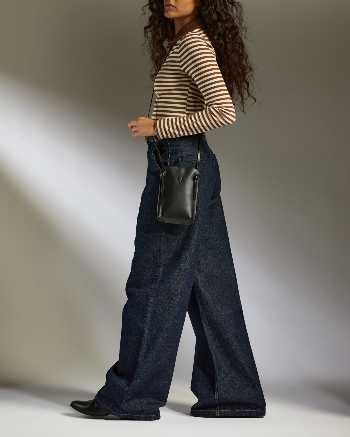 Crossbody Bag in Black Leather - Heritage Collection – Antler USA