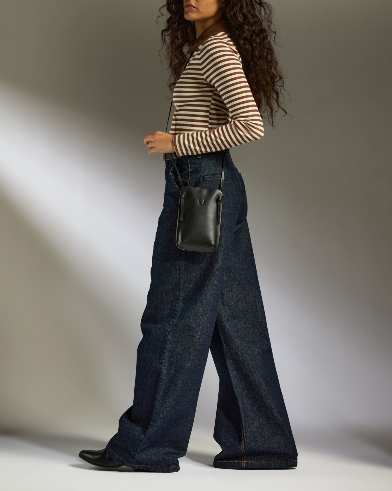 Crossbody Bag in Black Leather - Heritage Collection – Antler USA