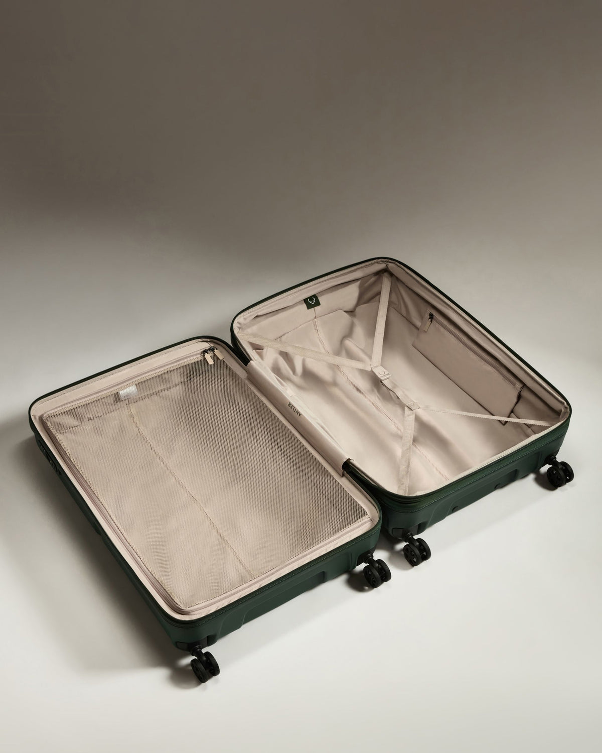 Single Stripe Large Suitcase in Green – Antler USA